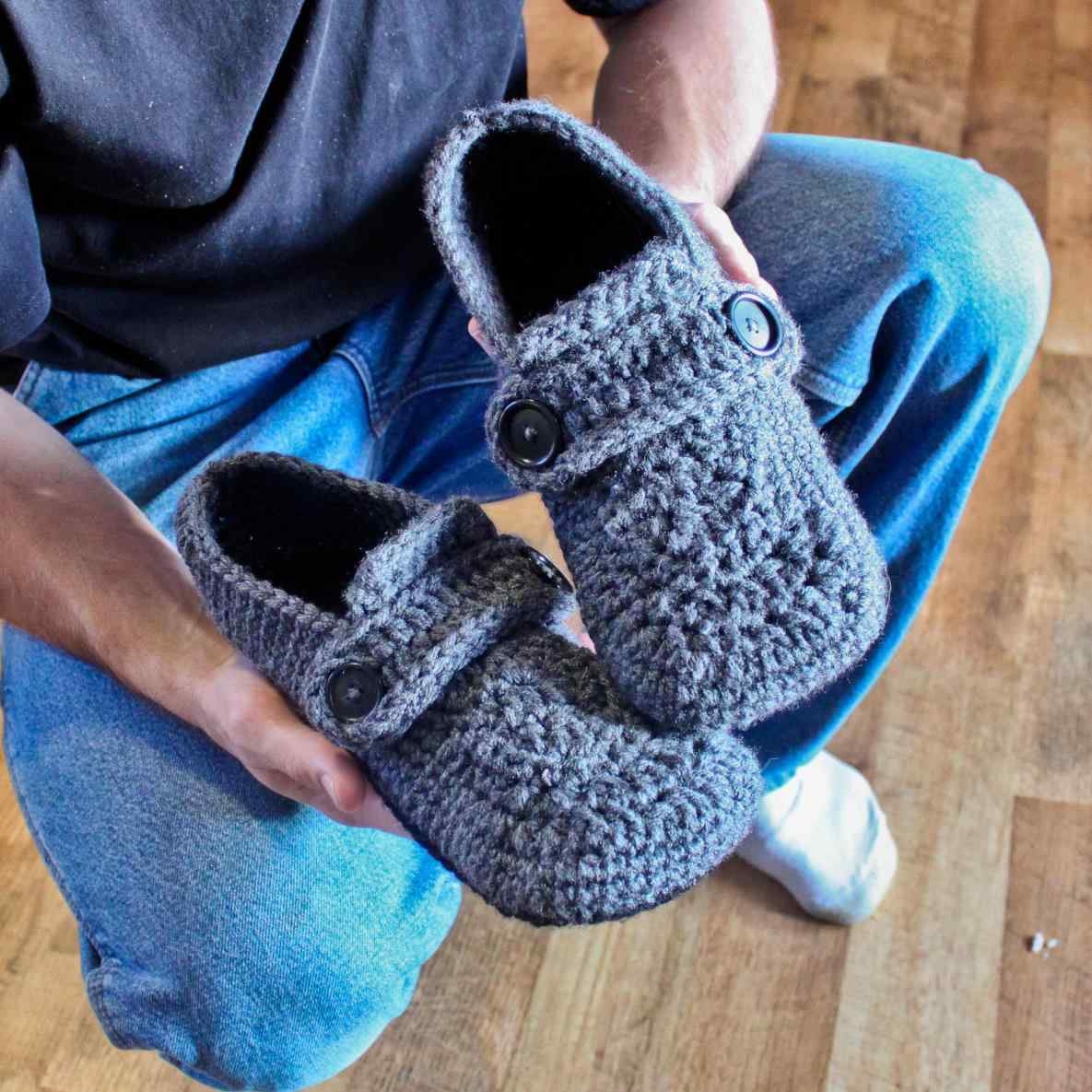 Pretty Crochet Shark Slippers Pattern Free - trendcrochets.com