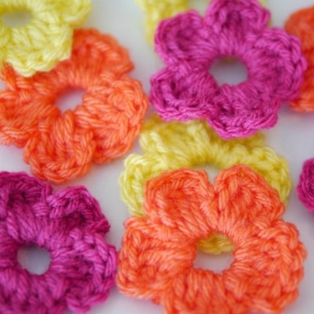 30 Best Easy Crochet Flower Pattern - trendcrochets.com