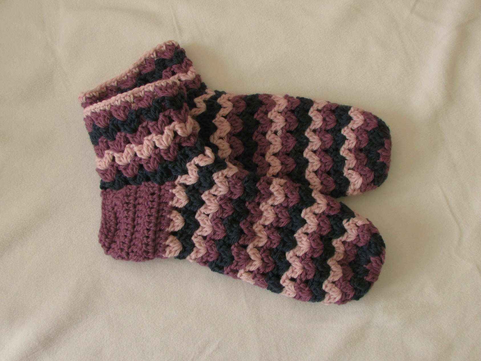 Excellent Shark Socks Crochet Pattern - trendcrochets.com
